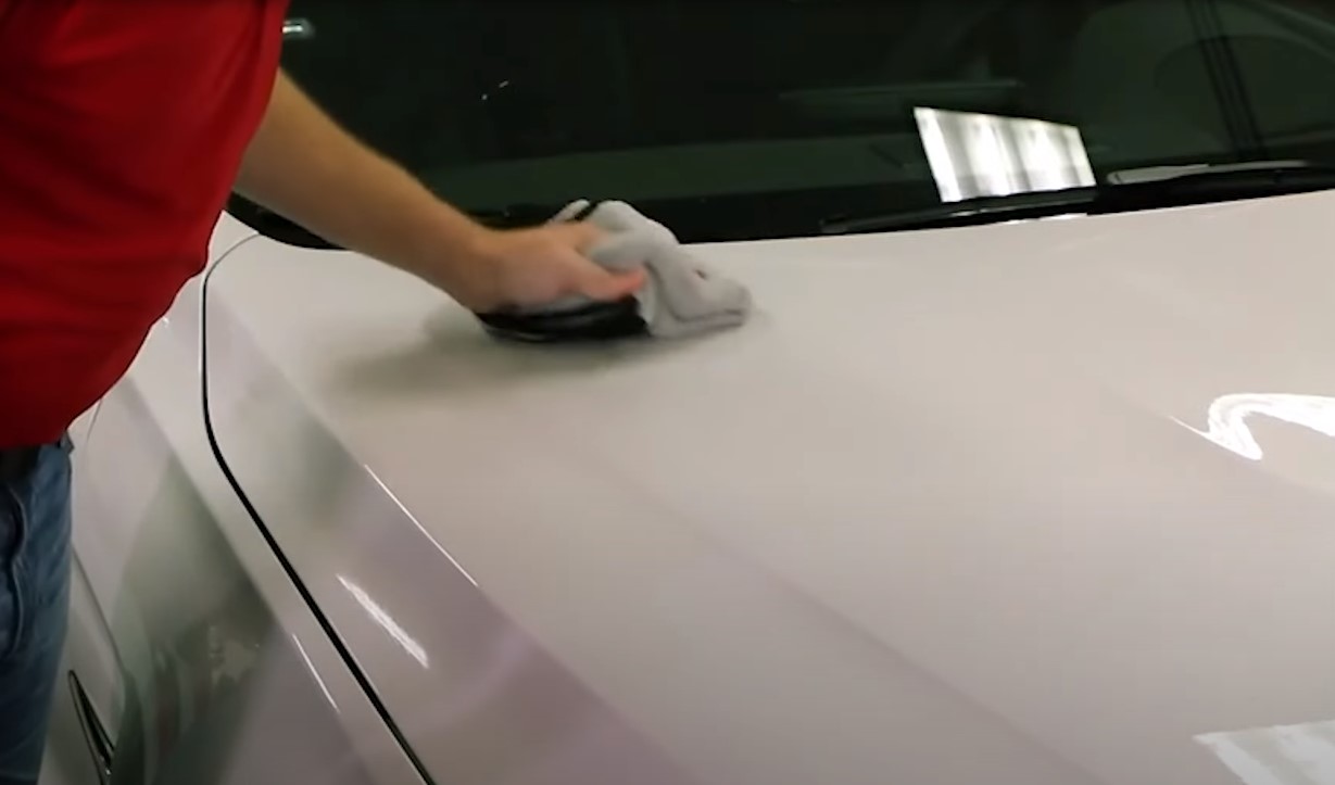 8 Best Car Wax for White Cars: Expert’s Choice in 2025